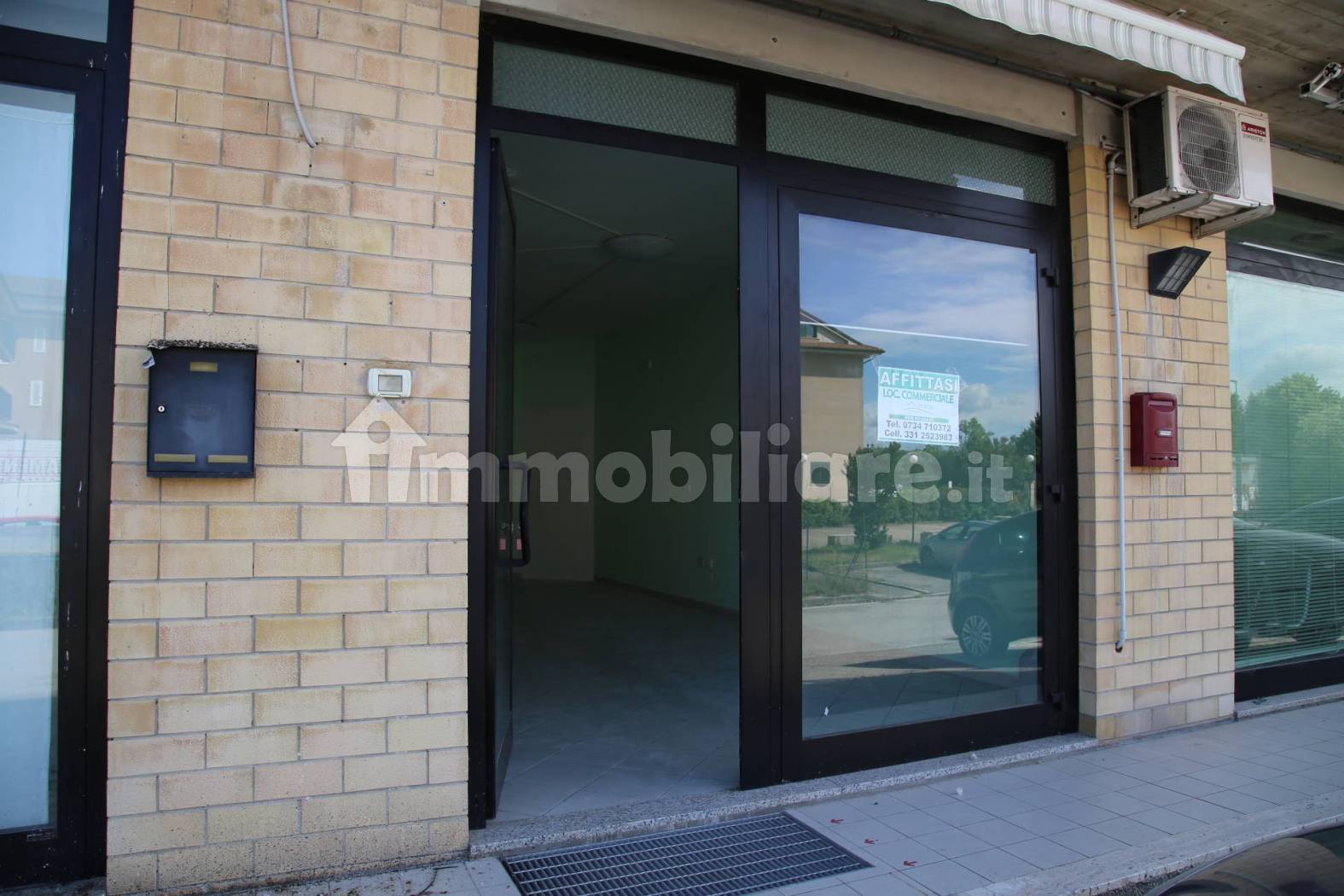 Locale commerciale in Vendita