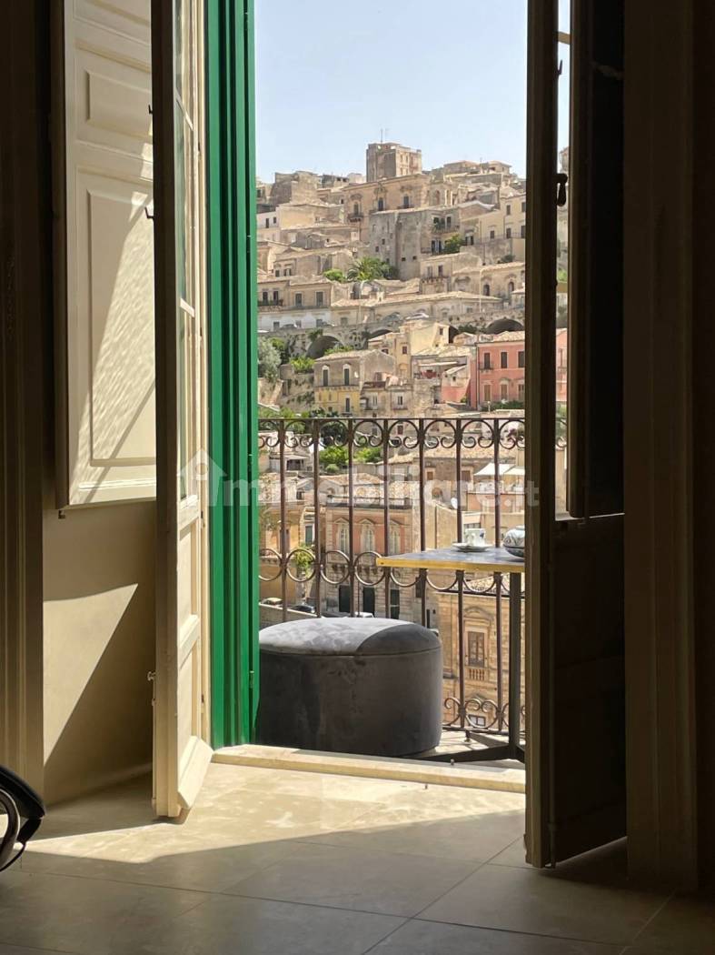 Bilocale via Leni 20, Centro, Modica