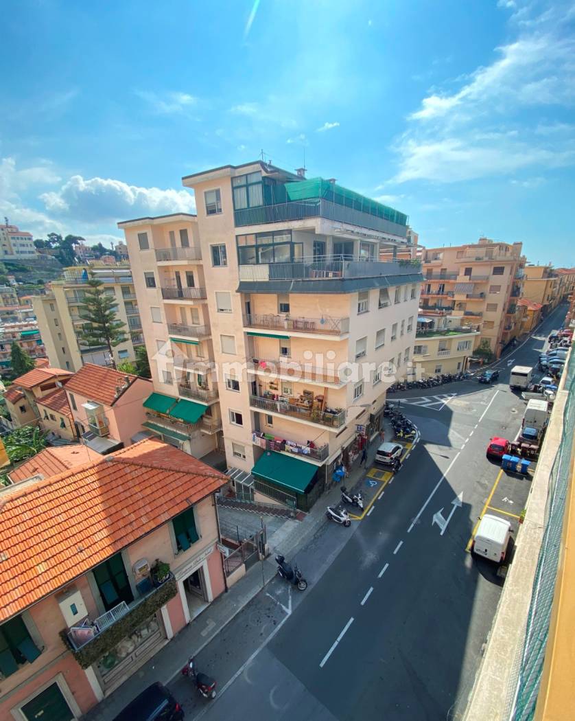 Trilocale ottimo stato, quarto piano, Corso degli Inglesi, Sanremo