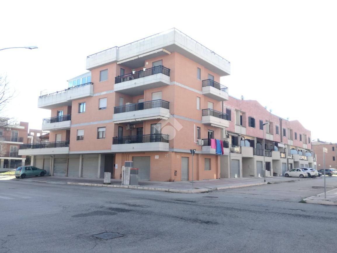 Locale commerciale in Vendita
