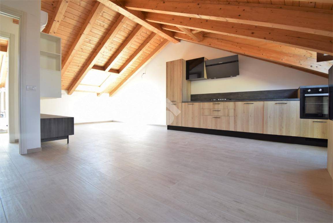 Trilocale piazza Santa Caterina da Siena, Centro, Brugherio