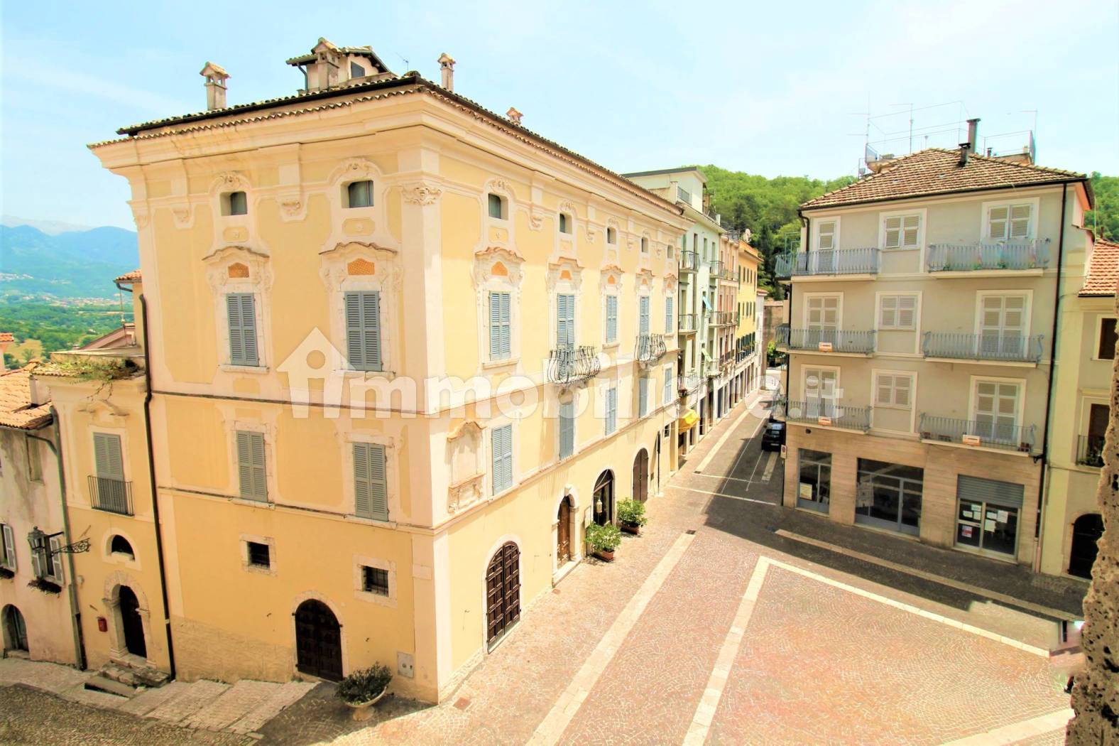 Appartamento piazza Saturno, Centro, Atina