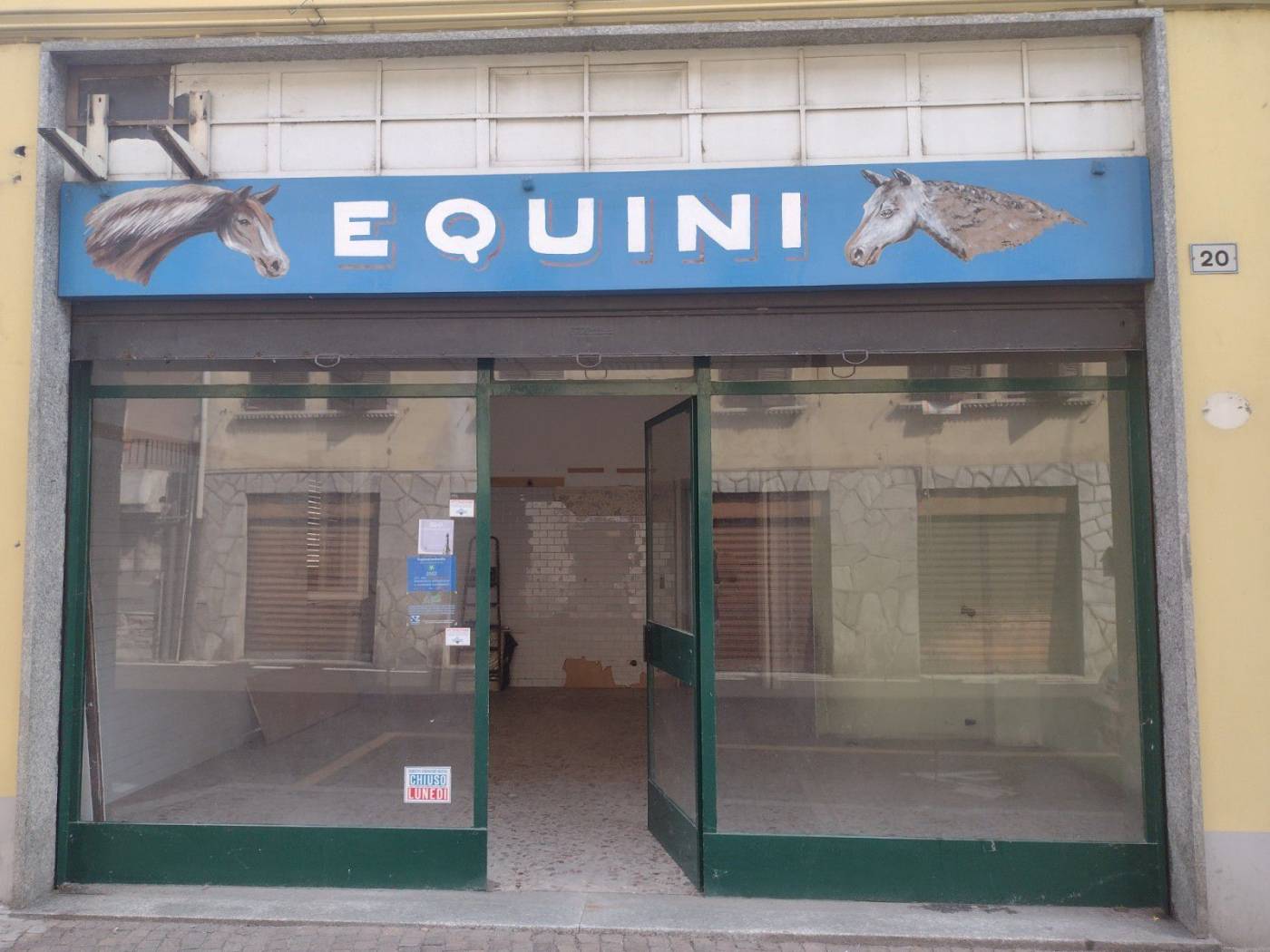 Locale commerciale in Vendita