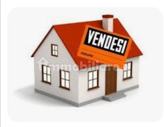 Locale commerciale in Vendita