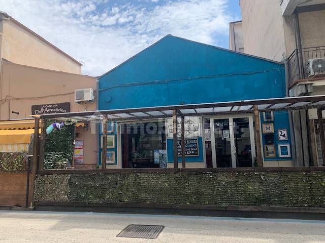 Locale commerciale in Vendita