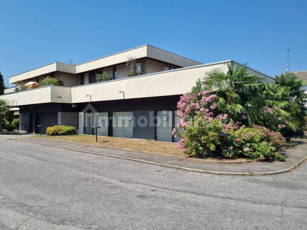 Locale commerciale in Vendita