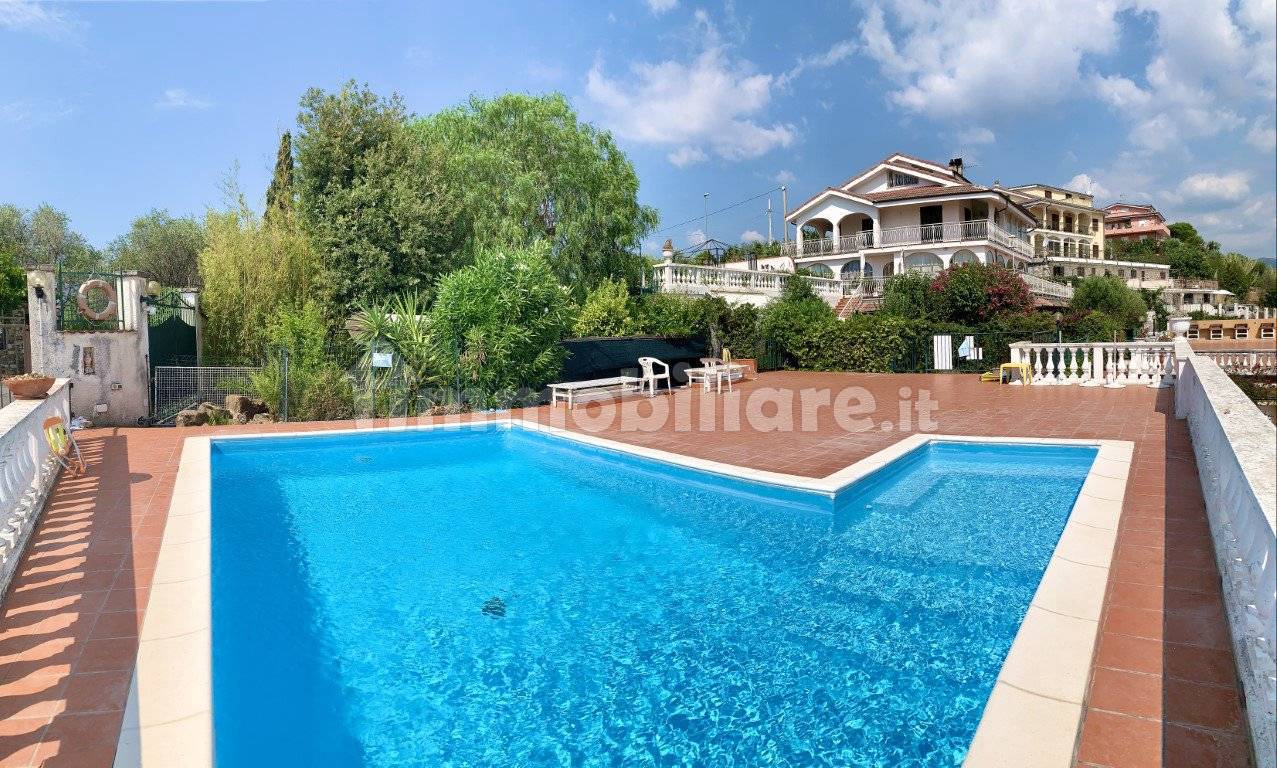 Trilocale via Colla 50, Porto Maurizio, Imperia