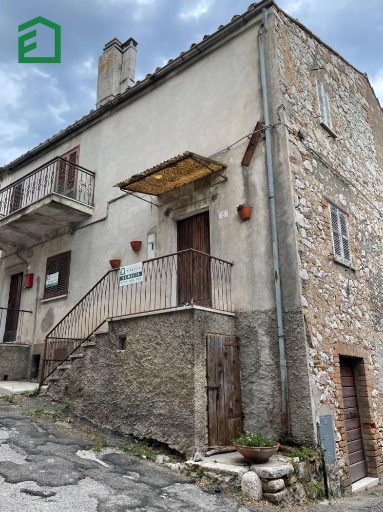 Trilocale piazza 3 Novembre, Porchiano, Amelia