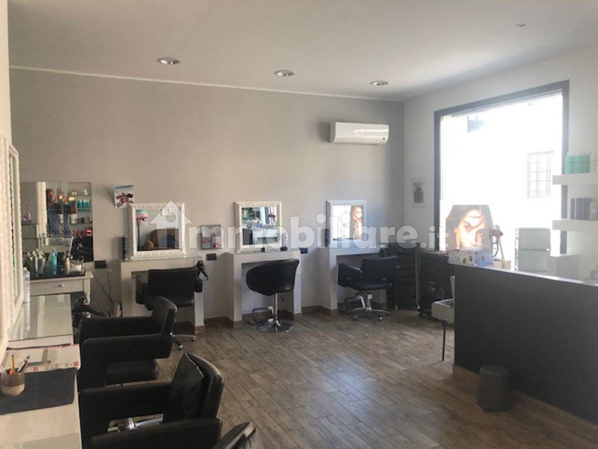 Locale commerciale in Vendita