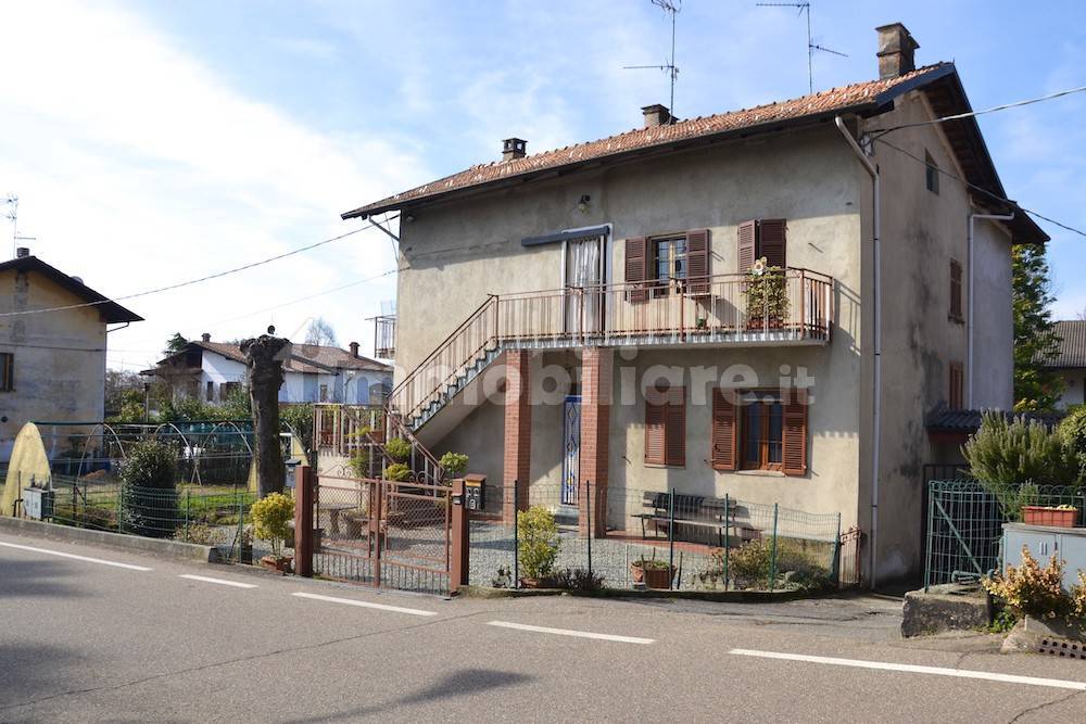 Quadrilocale frazione Borgonuovo 12, Centro, Piatto