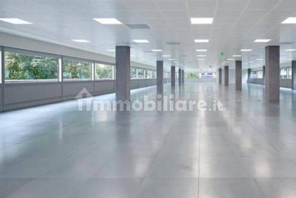 Locale commerciale in Vendita