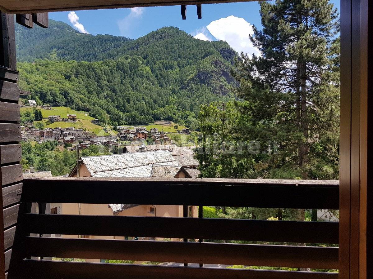 Trilocale via Bernina 11, Centro, Chiesa in Valmalenco