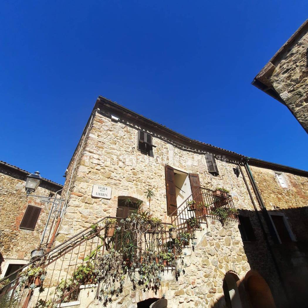 Trilocale piazza del Castello, Montemerano, Manciano