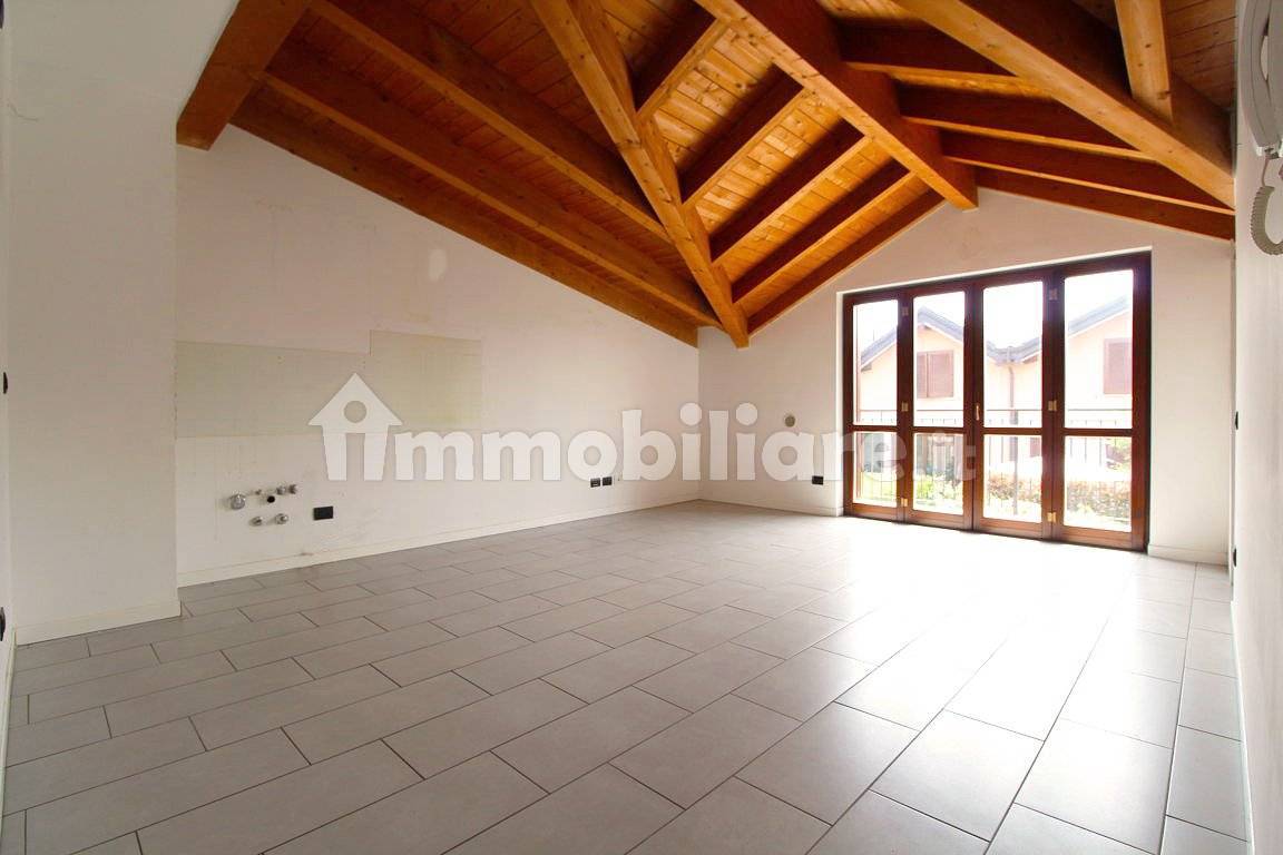 Bilocale via Alessandro Manzoni, Centro, Guanzate