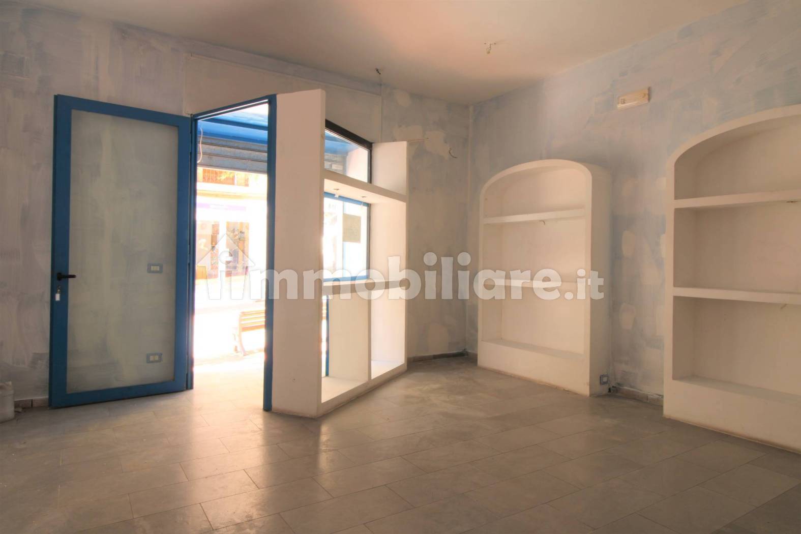 Locale commerciale in Vendita