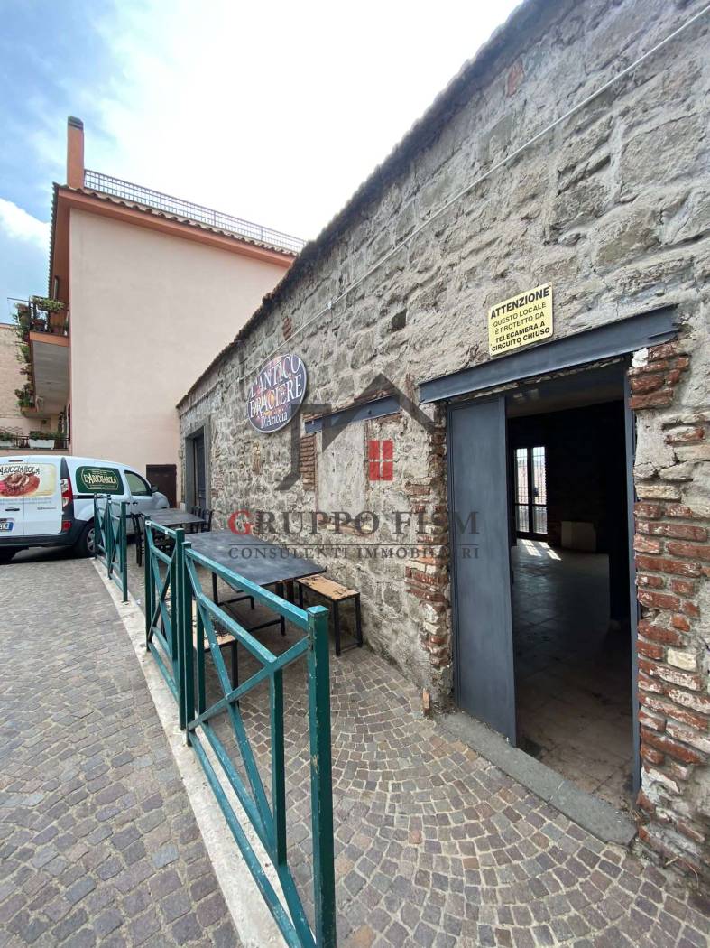 Locale commerciale in Vendita