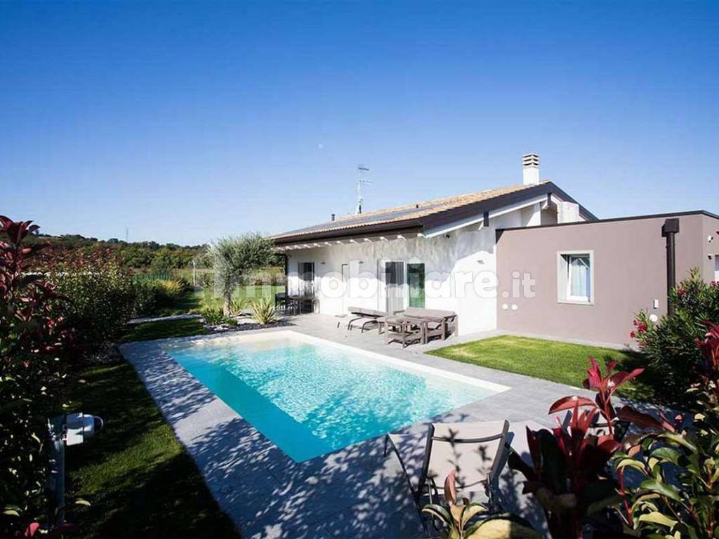Villa unifamiliare via Vedrine, Centro, Polpenazze del Garda