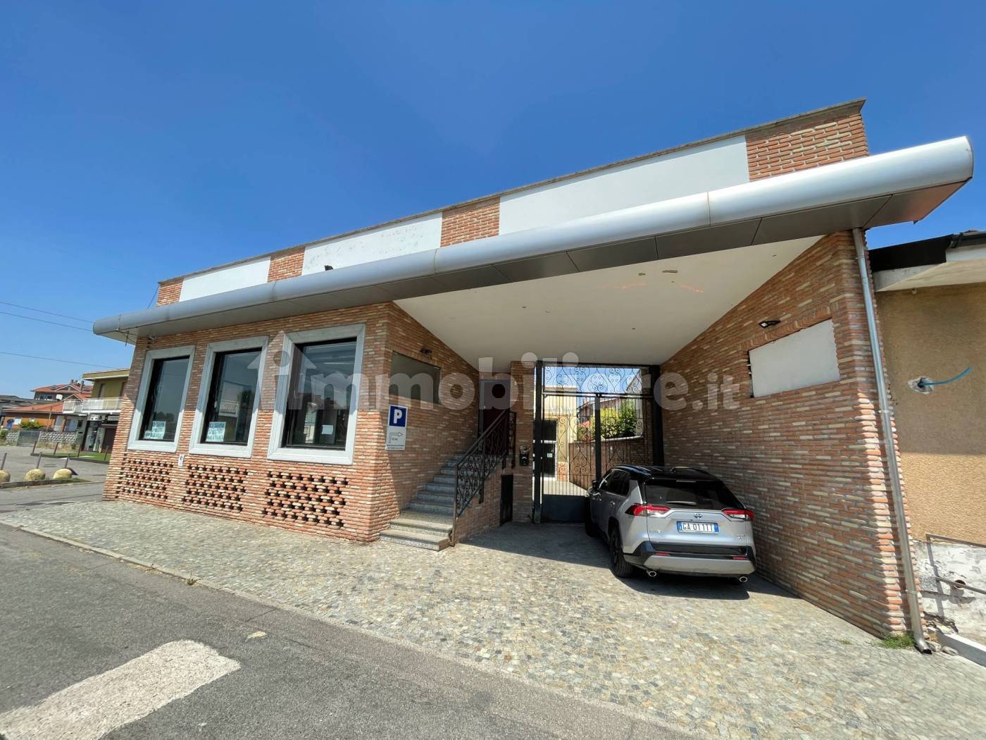 Locale commerciale in Vendita