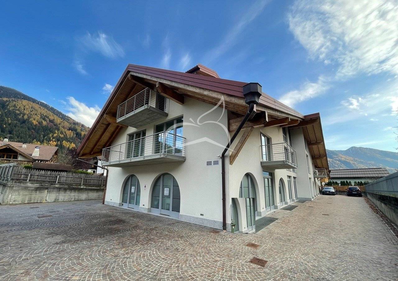 Locale commerciale in Vendita