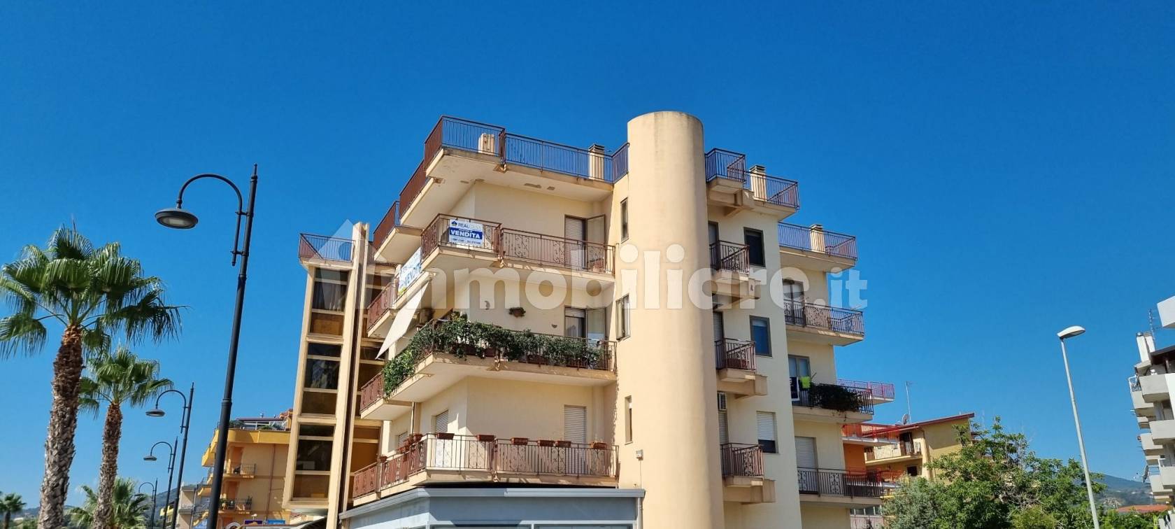 Quadrilocale viale Cassiodoro 40, Marina Di Davoli, Davoli