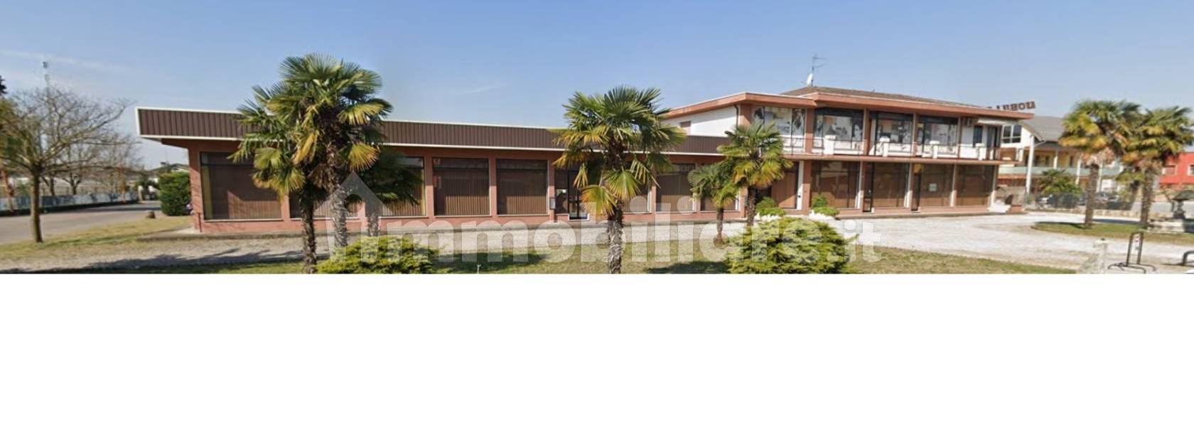 Locale commerciale in Vendita