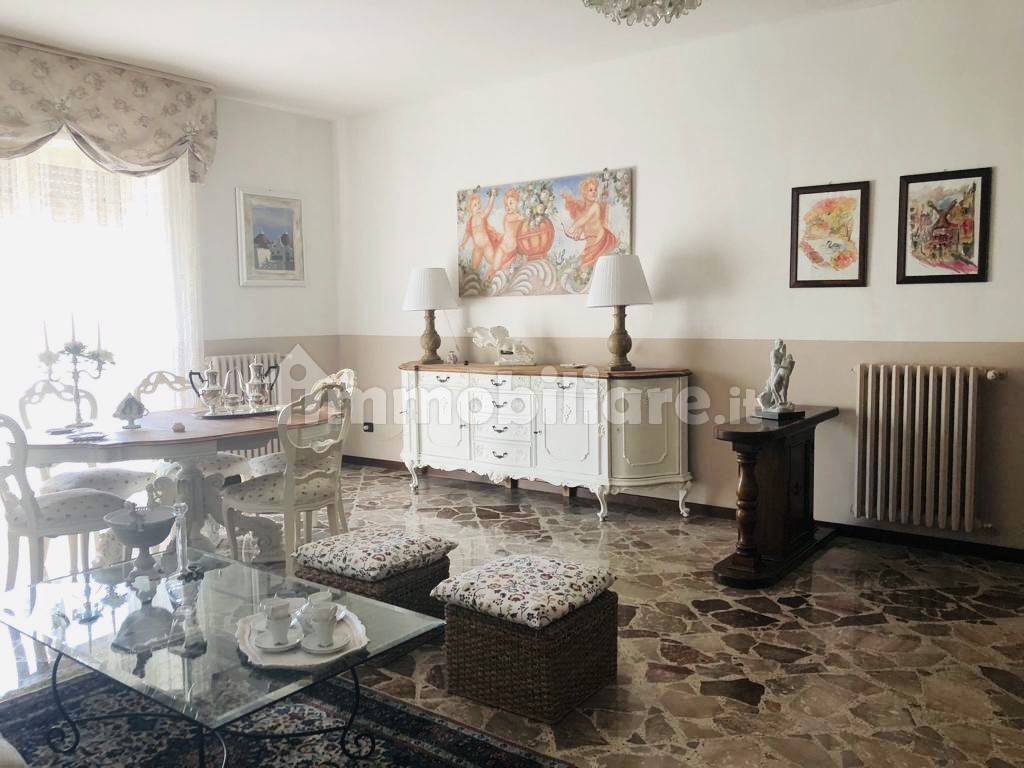 Quadrilocale via Cesare Battisti 231, Triggiano