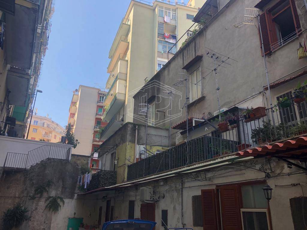 Monolocale discesa Lacco 12, Vomero, Napoli