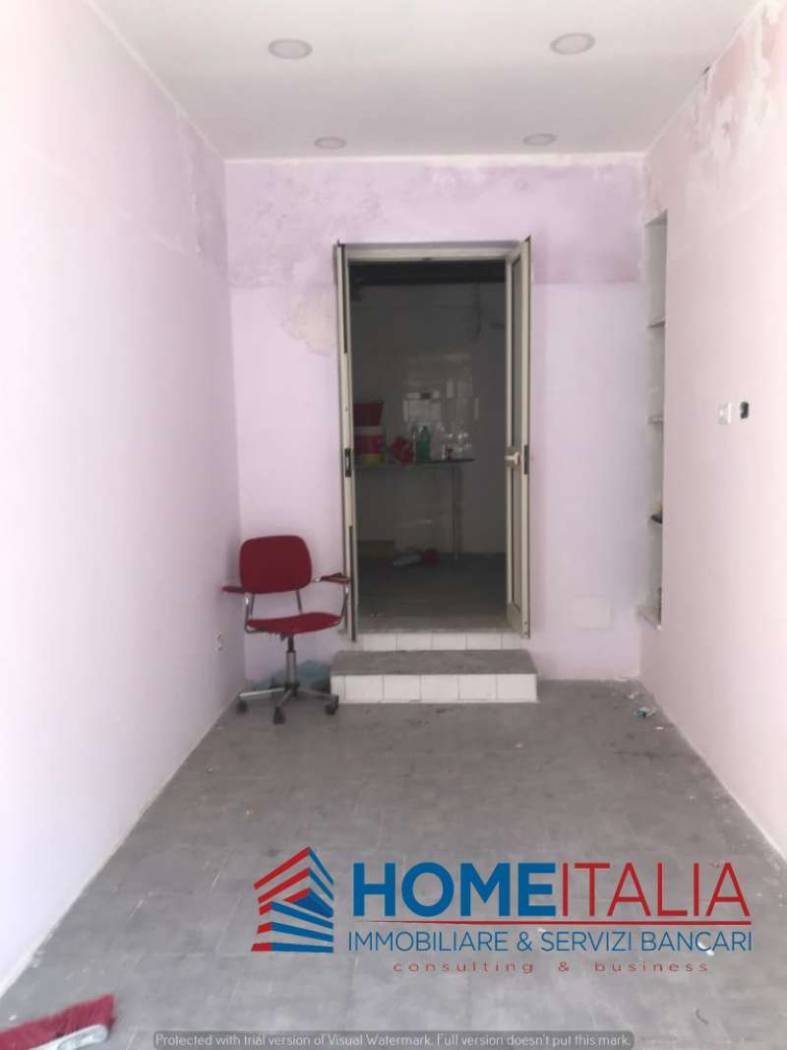 Locale commerciale in Vendita