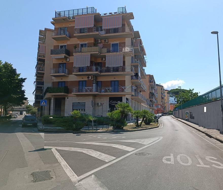 Locale commerciale in Vendita