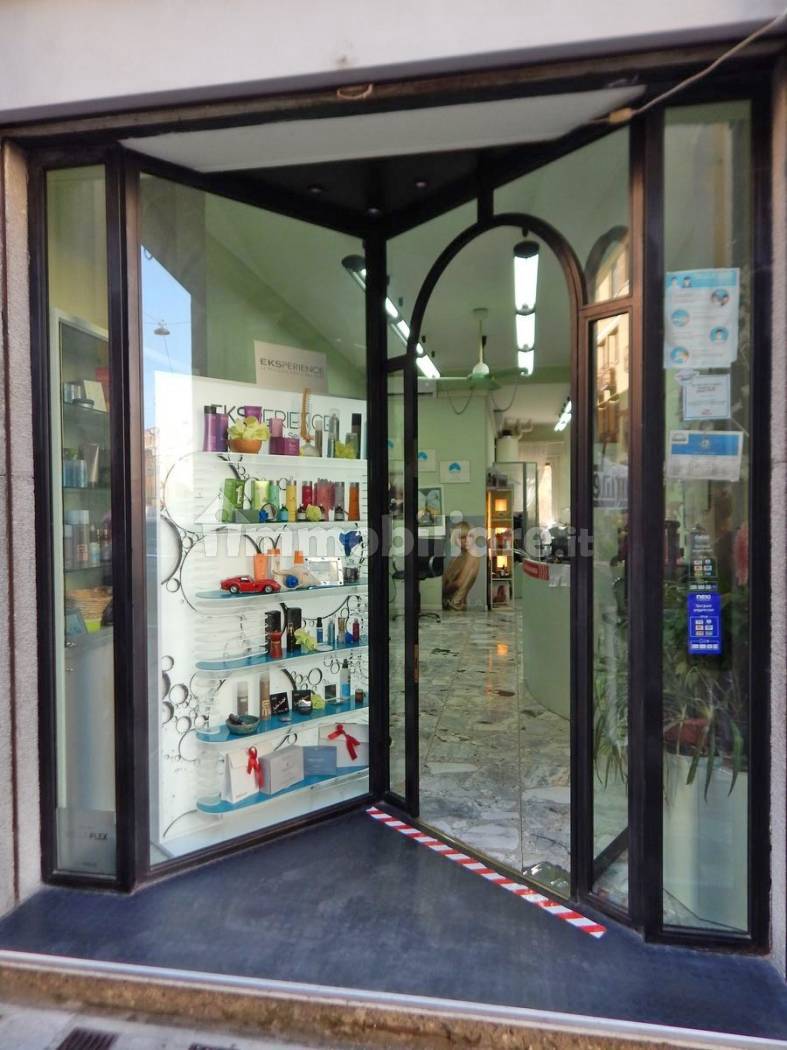 Locale commerciale in Vendita