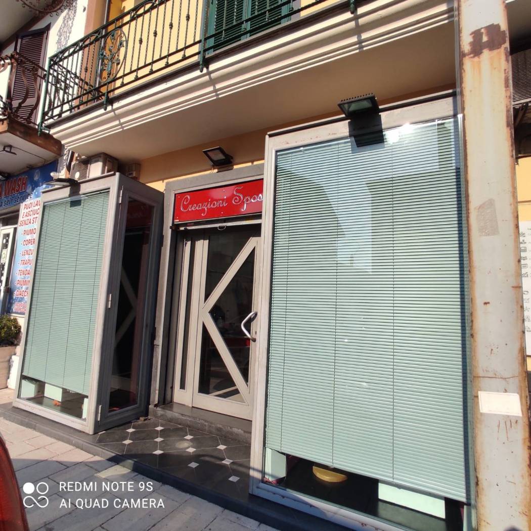 Negozio di abbigliamento in Vendita