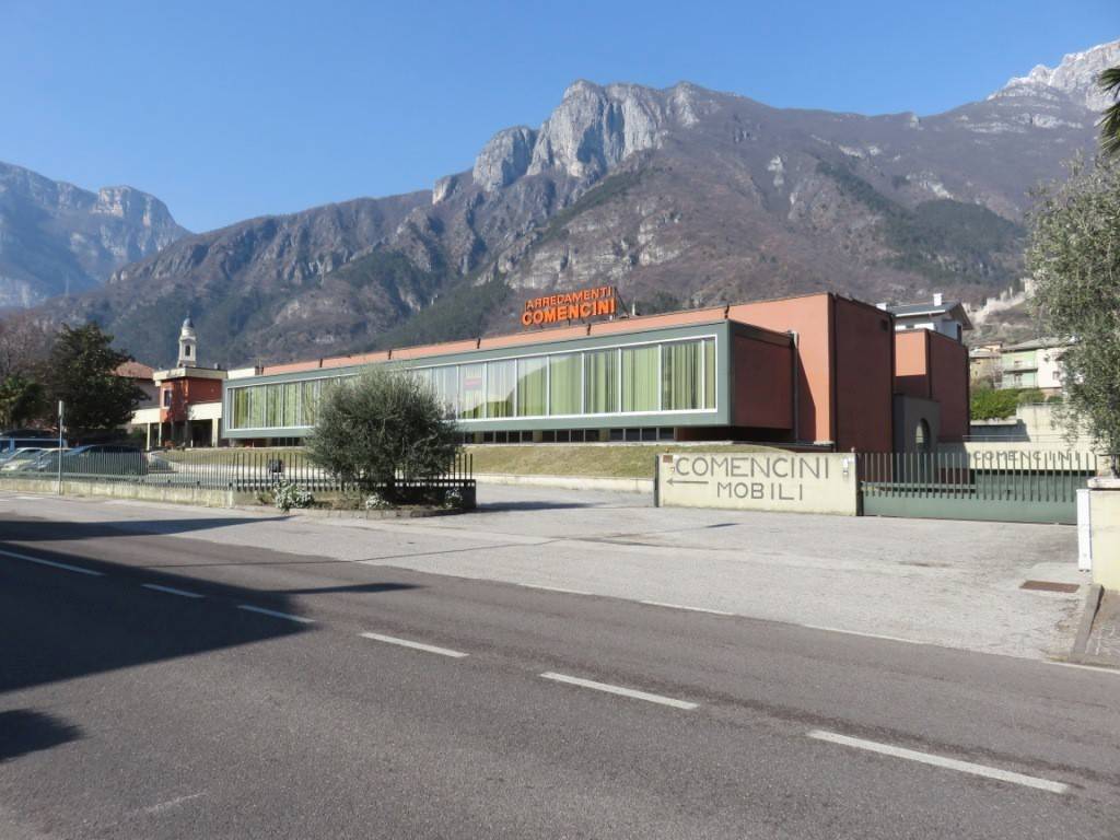 Locale commerciale viale al Parco 3, Avio, Rif. 97405562 - Immobiliare.it