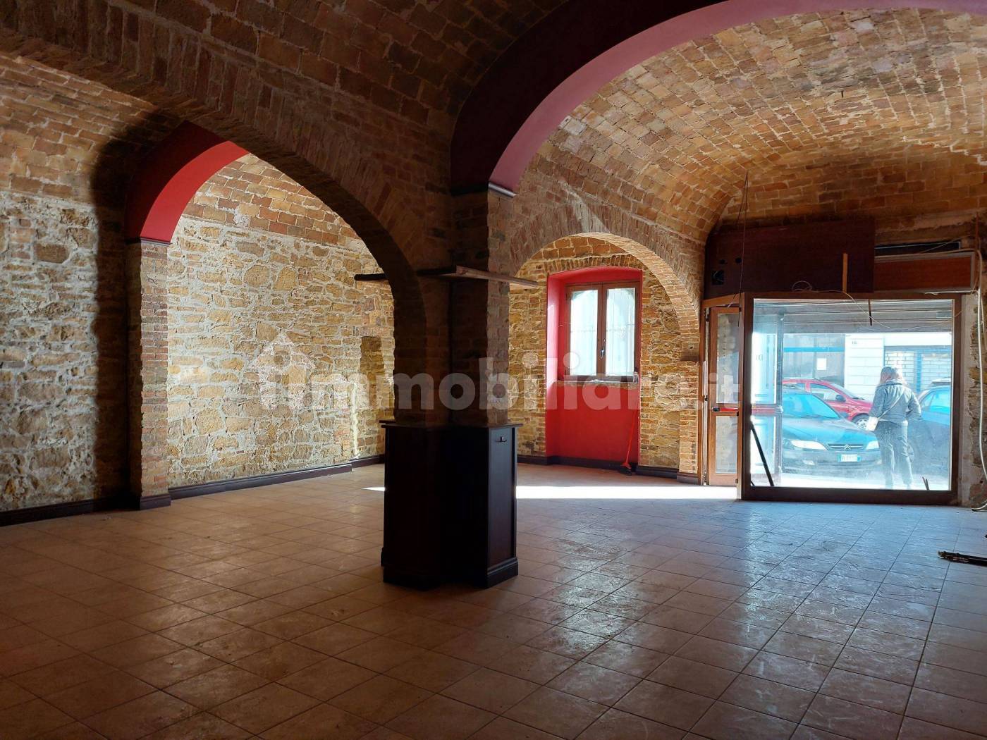 Locale commerciale in Vendita