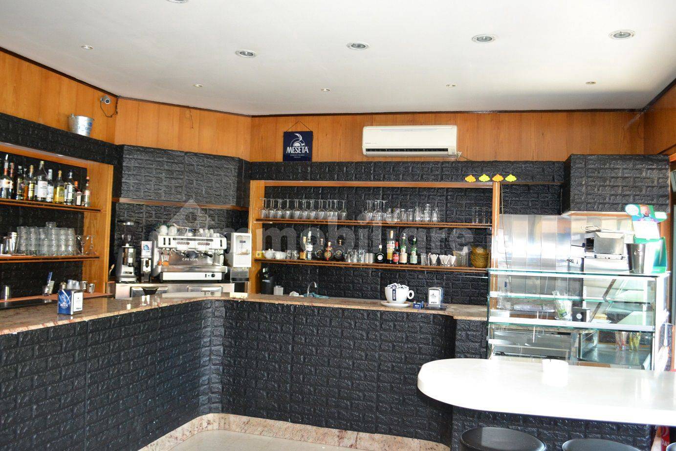 Locale commerciale in Vendita