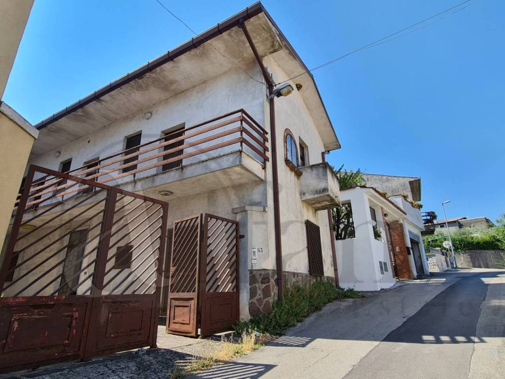 Sale Two-family villa in via Sione Monte San Giovanni Campano. To be ...