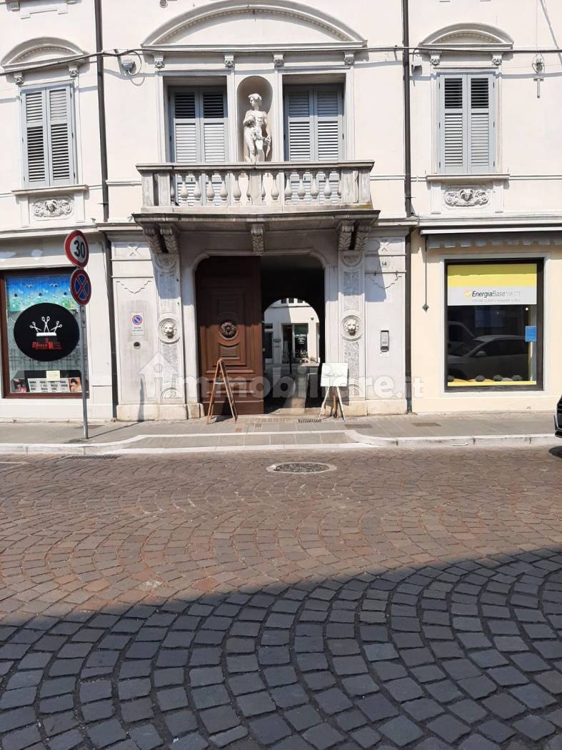 Locale commerciale in Vendita
