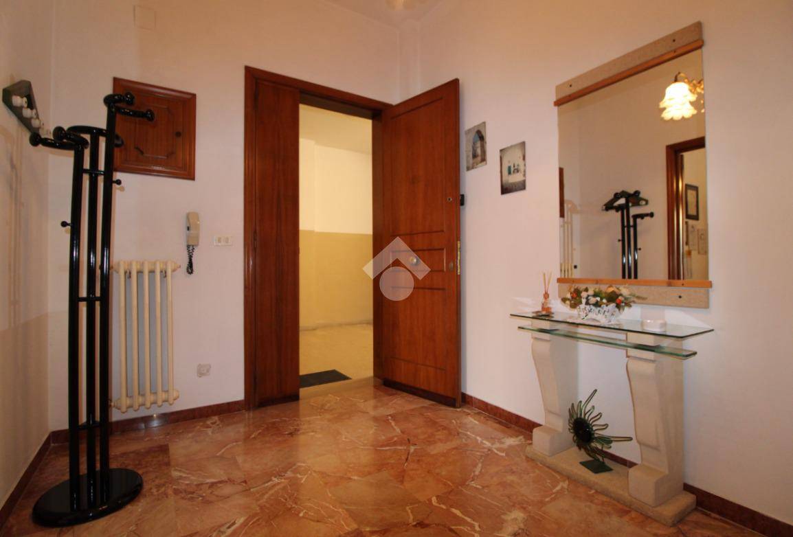 Quadrilocale buono stato, primo piano, Centro, Surbo