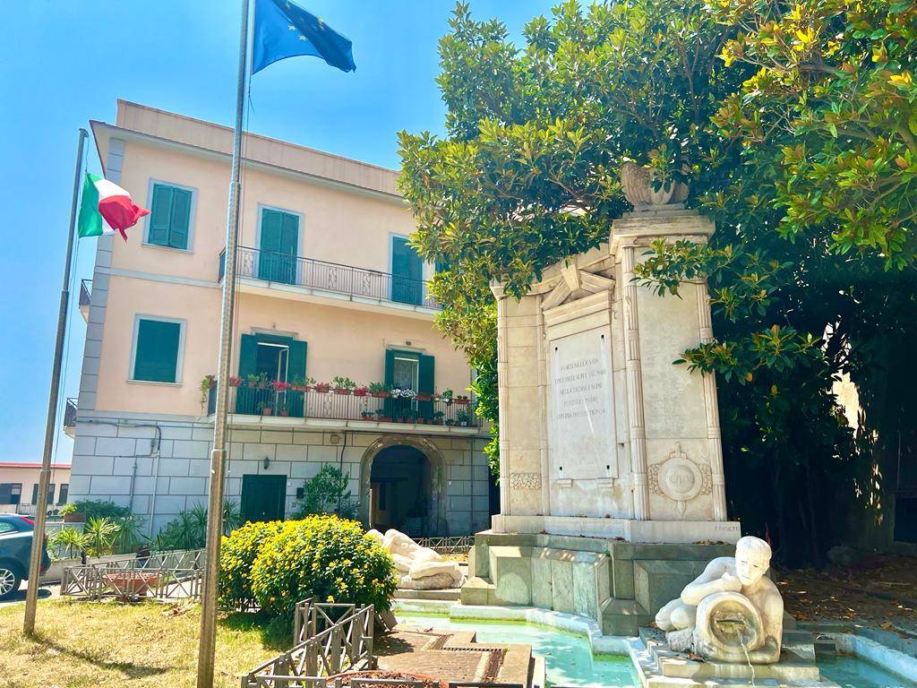 Bilocale largo Giacomo Matteotti, Porto, Pozzuoli