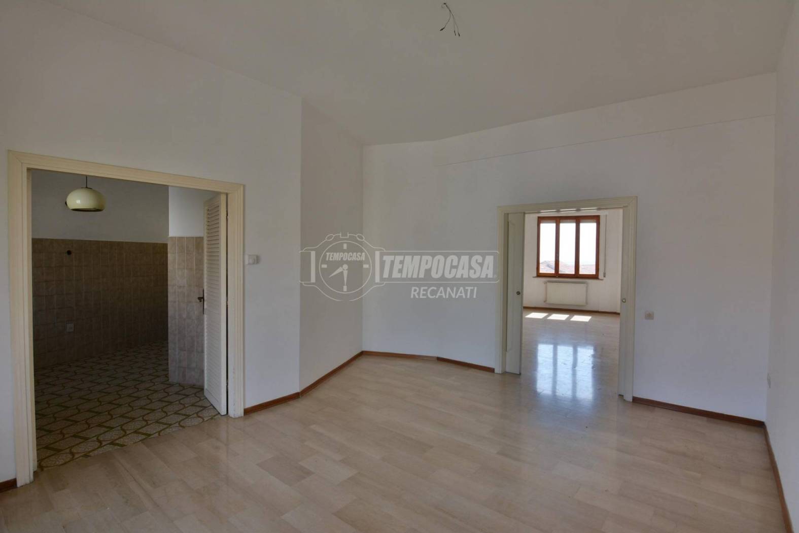 Quadrilocale via Igino Simboli 1, Centro, Recanati