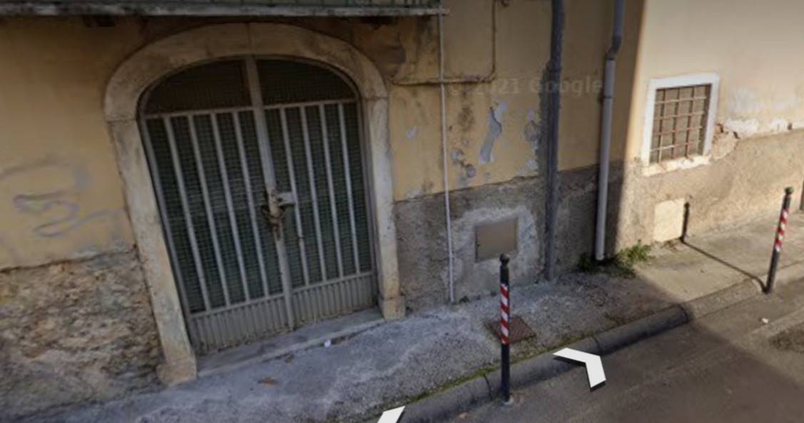 Locale commerciale in Vendita