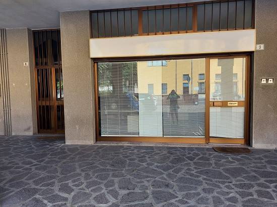 Locale commerciale in Vendita
