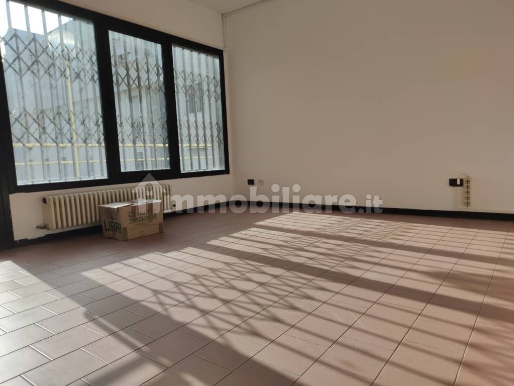 Locale commerciale in Vendita