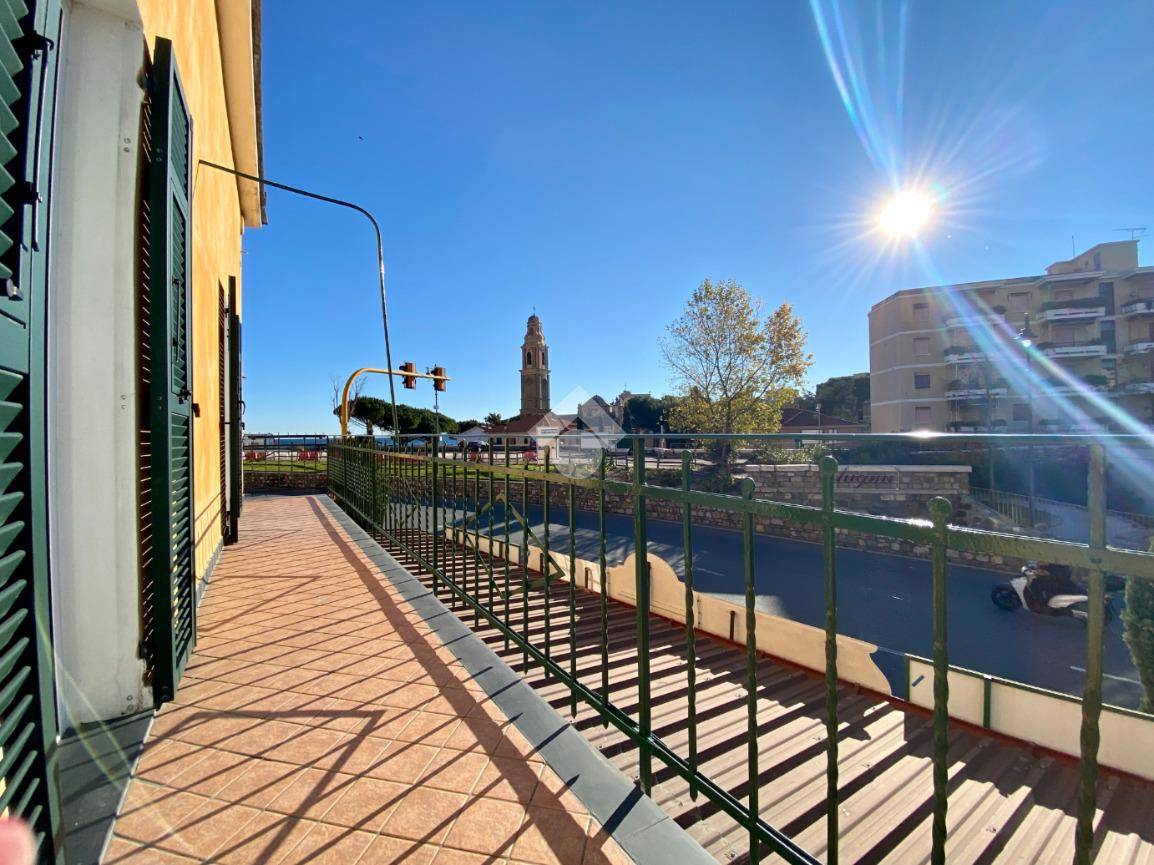 Trilocale piazza Giuseppe Mazzini 2, San Lorenzo al Mare