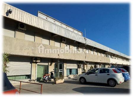 Locale commerciale in Vendita