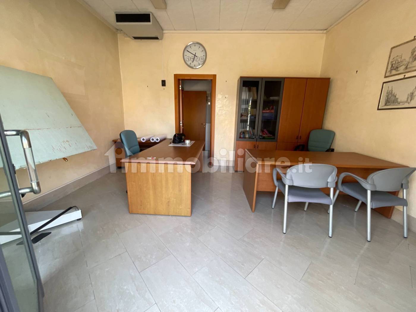 Locale commerciale in Vendita