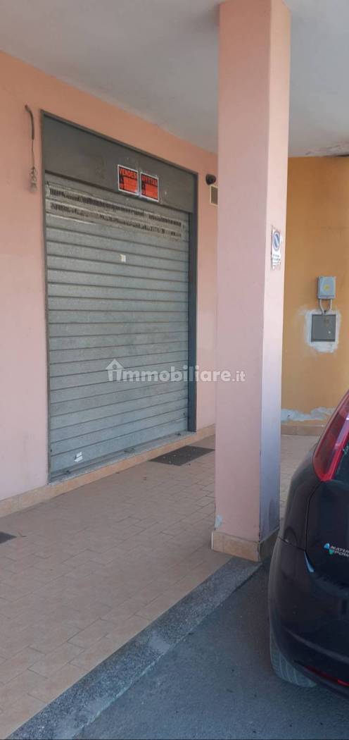 Locale commerciale in Vendita