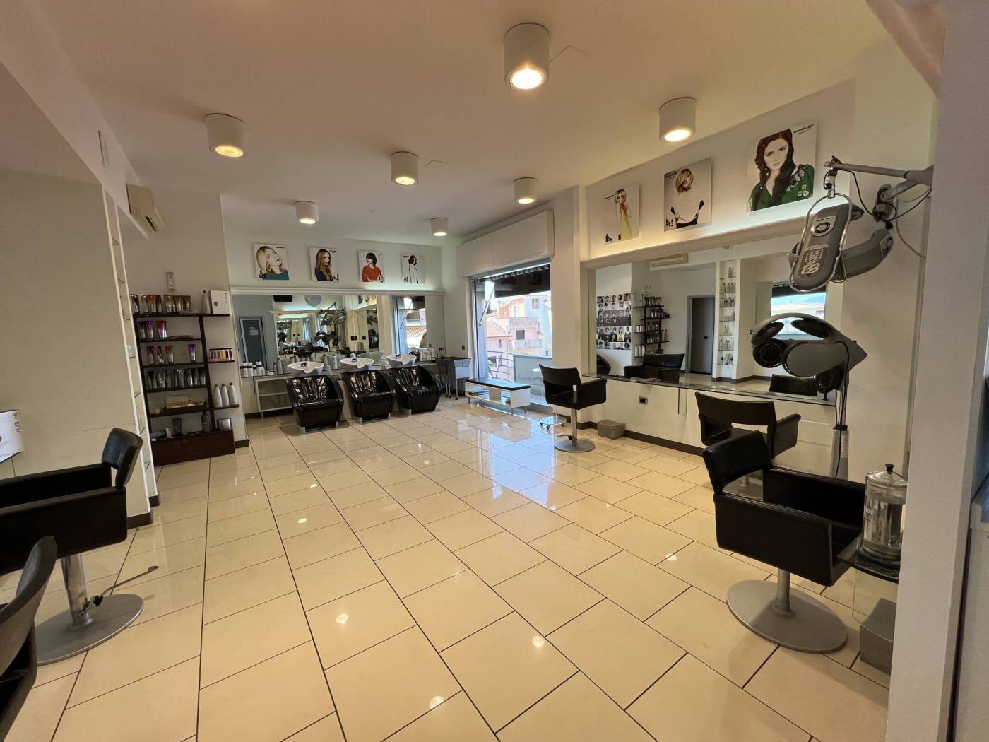 Locale commerciale in Vendita