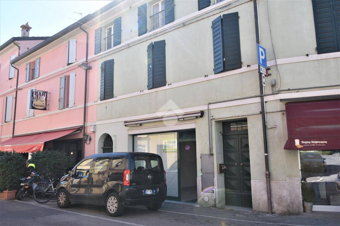 Locale commerciale in Vendita