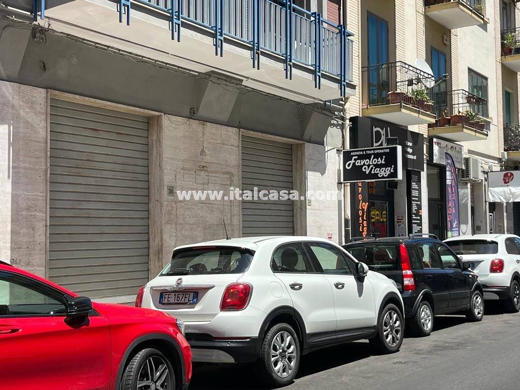 Locale commerciale in Vendita