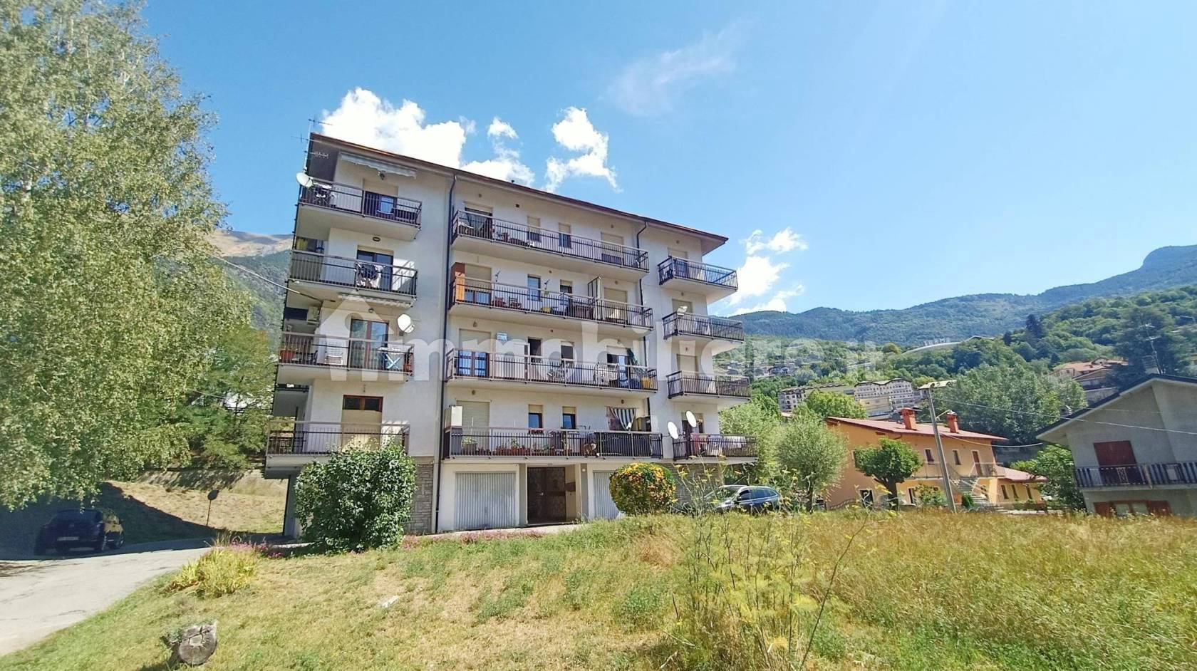 Trilocale via Martiri della Libertà 12, Centro, Saint-Vincent